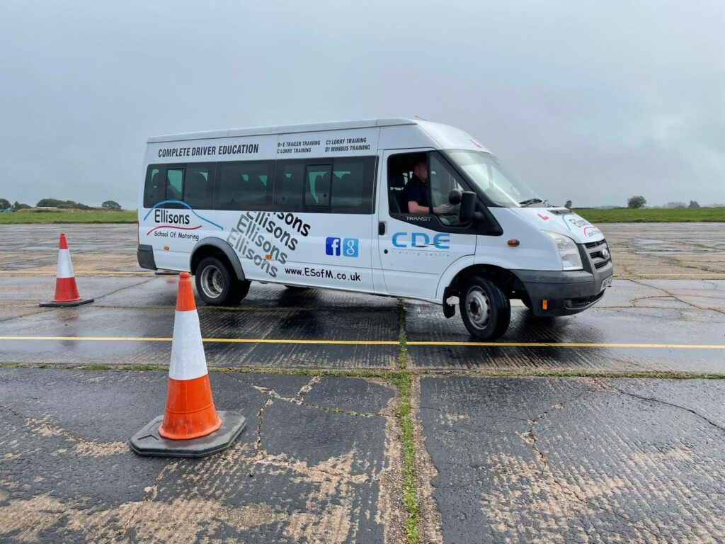 D1 & D1+E Minibus driver training - Ellisons Commercial Training